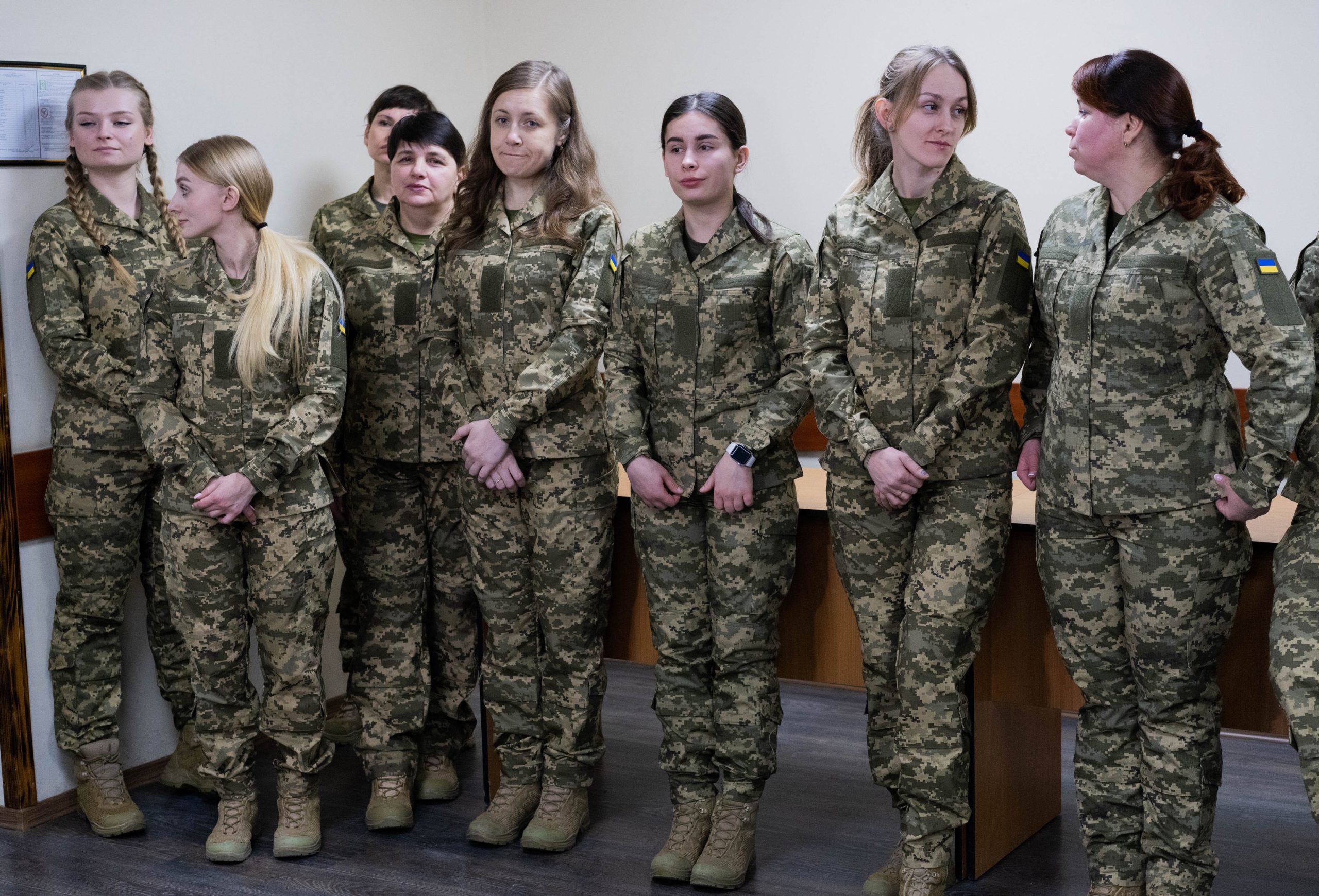 Ukrainian Female Soldiers Receive Tailored Summer Uniforms - Ukraine Travel News